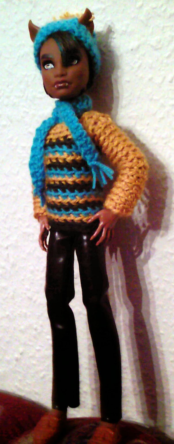 Calaminthes Clawdeen & Fashiondoll Friends: Winter Clothing Goes On