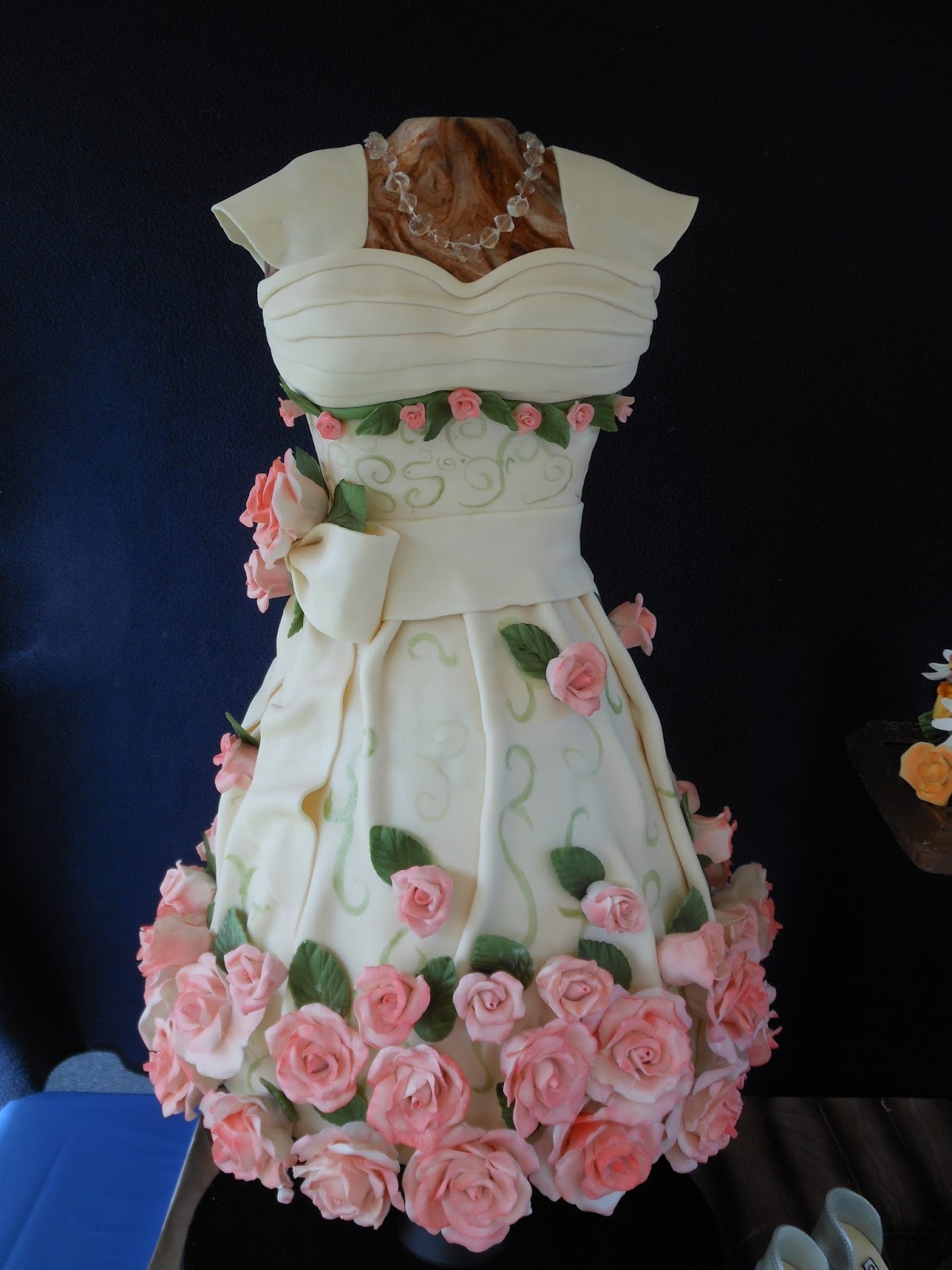 It's a piece of cake: Dress Form Cake with Roses