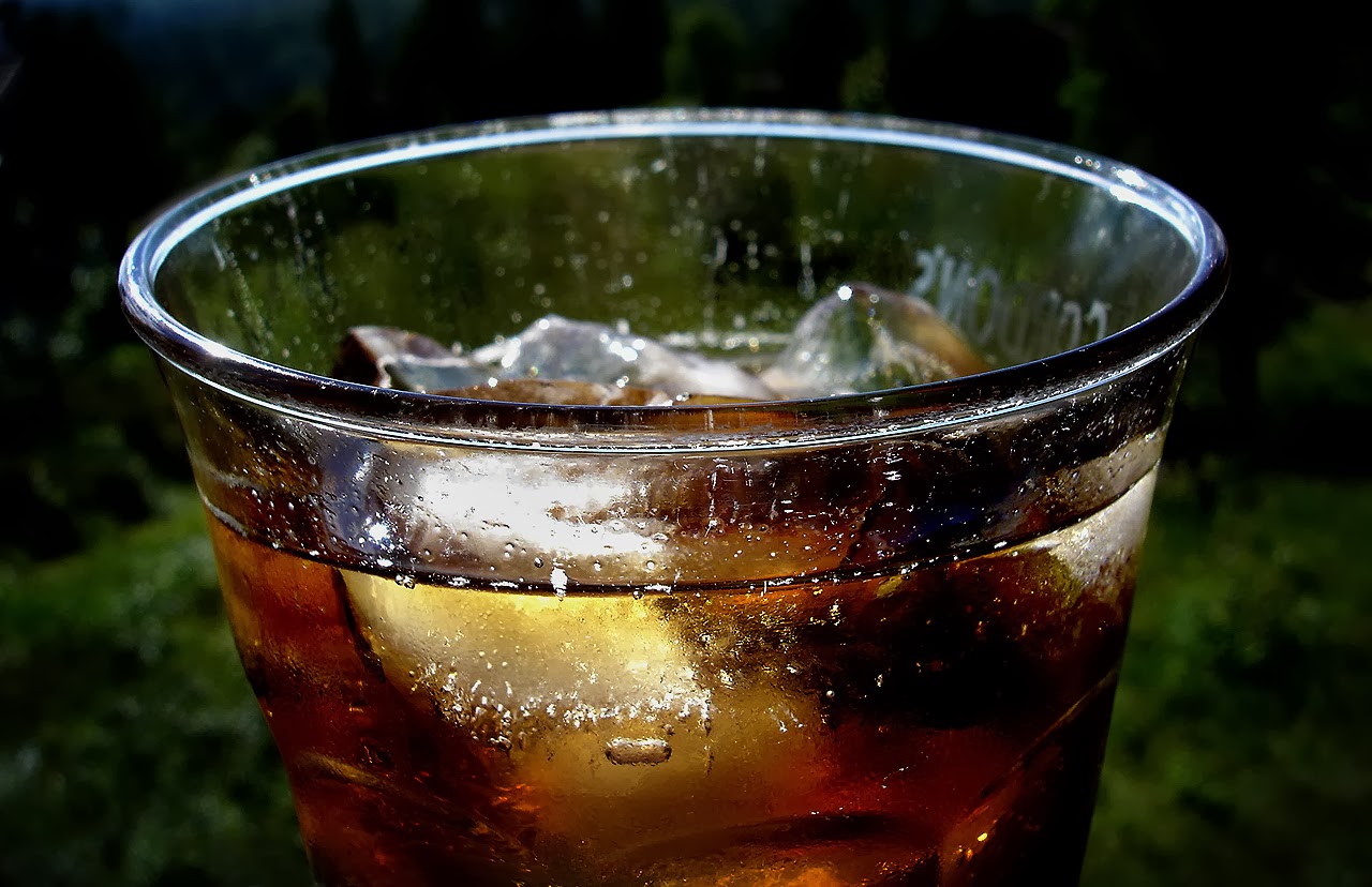 .: Fredagsmys med rom och Coka Cola