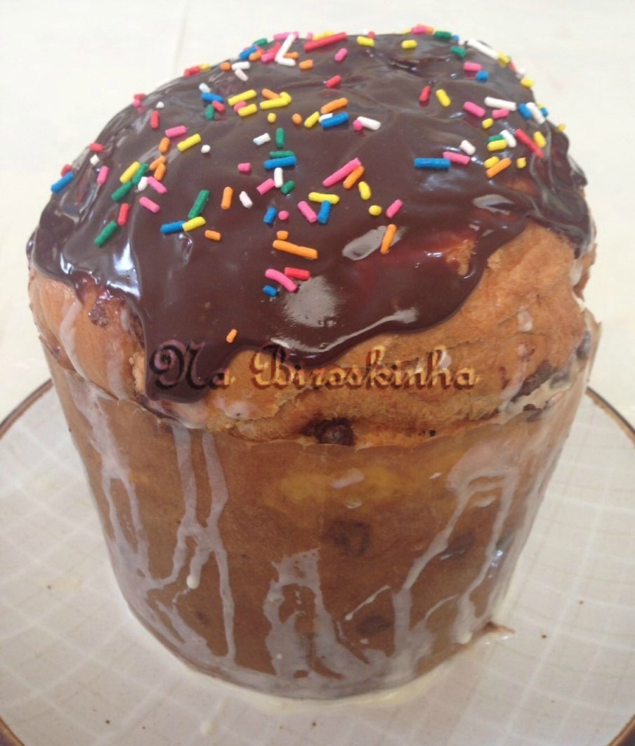 Chocotone Recheado com Sorvete Caseiro - Na Biroskinha