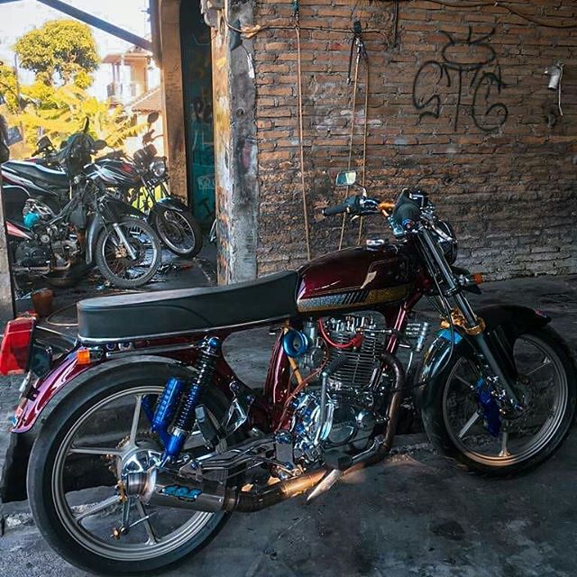 20 Gambar HD Modifikasi Honda CB100 Warna Hitam Terbaru 2020