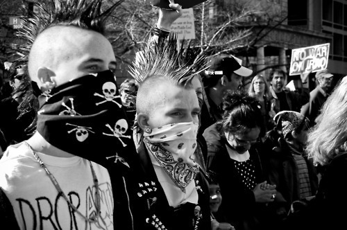 TRIBUS URBANAS: LOS PUNKS