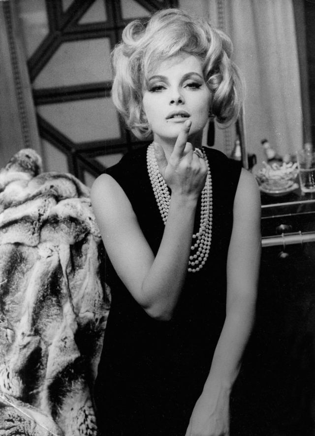 20 Wonderful Vintage Photos of a Young and Beautiful Virna Lisi in the ...