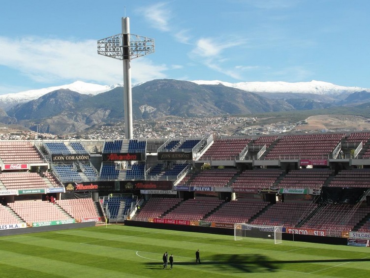 Estadios de Fútbol en España: Granada - Estadio Nuevo Los Cármenes