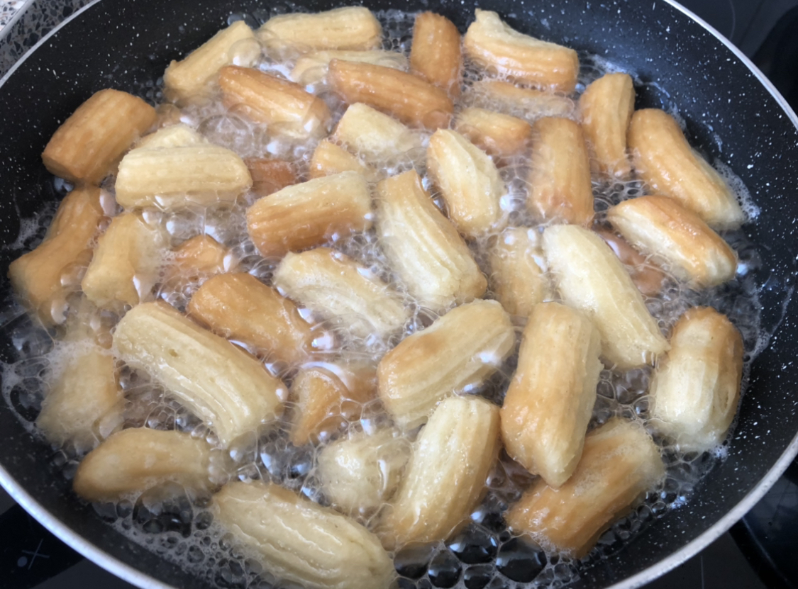 TULUMBA TATLISI (Turkish Churros Recipe) | Episode 444 - Baking with Eda