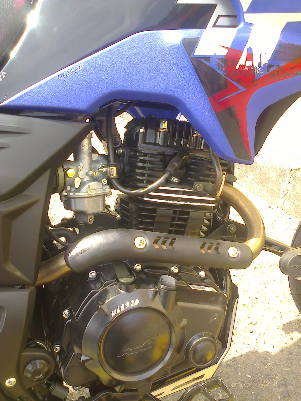 VIAJANDO EN MOTO: TTX 180 de AKT