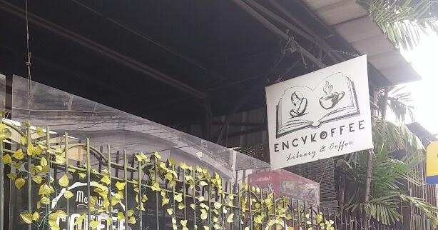 Ency Koffee, Library Café Homey Dengan Sejuta Kenangan