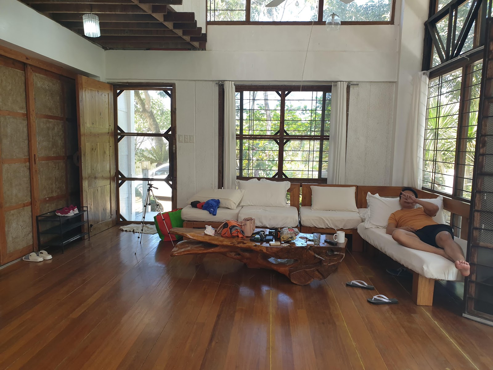 Maya Banana: White Airy Glass House in Tagaytay