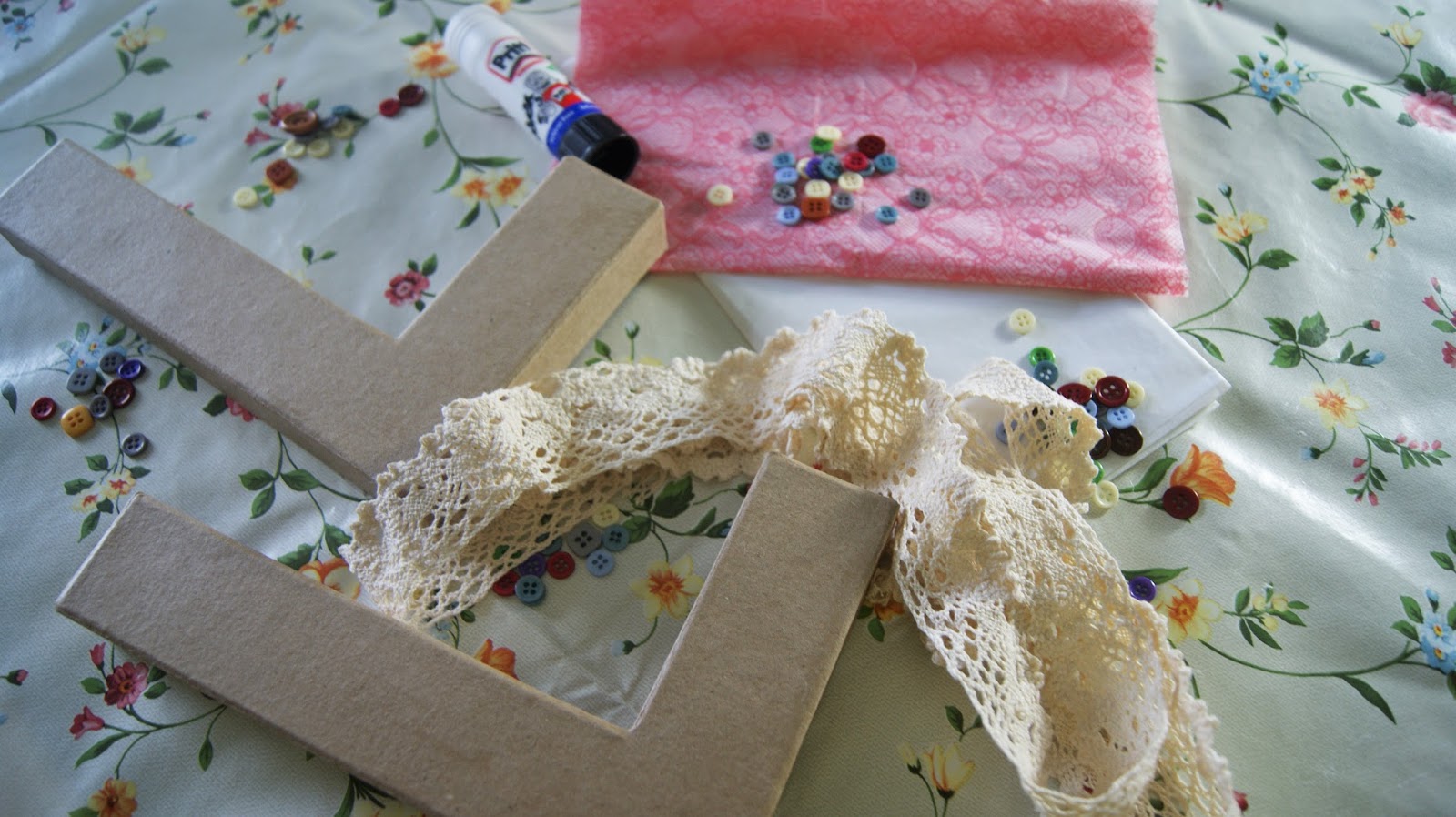 HOW TO MAKE YOUR OWN DIY INITIAL LETTERS - A Life With Frills