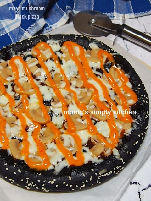 Black Pizza : Mayonnaise Mushroom - Monic's Simply Kitchen