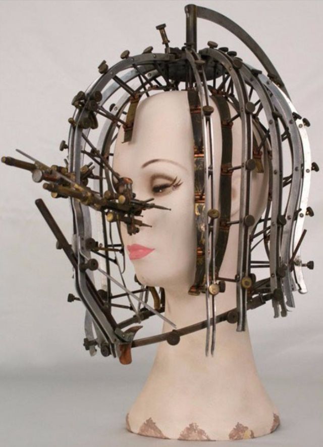 Max Factor's Beauty Calibrator: A Beauty-Measuring Mask Analyzes Facial ...