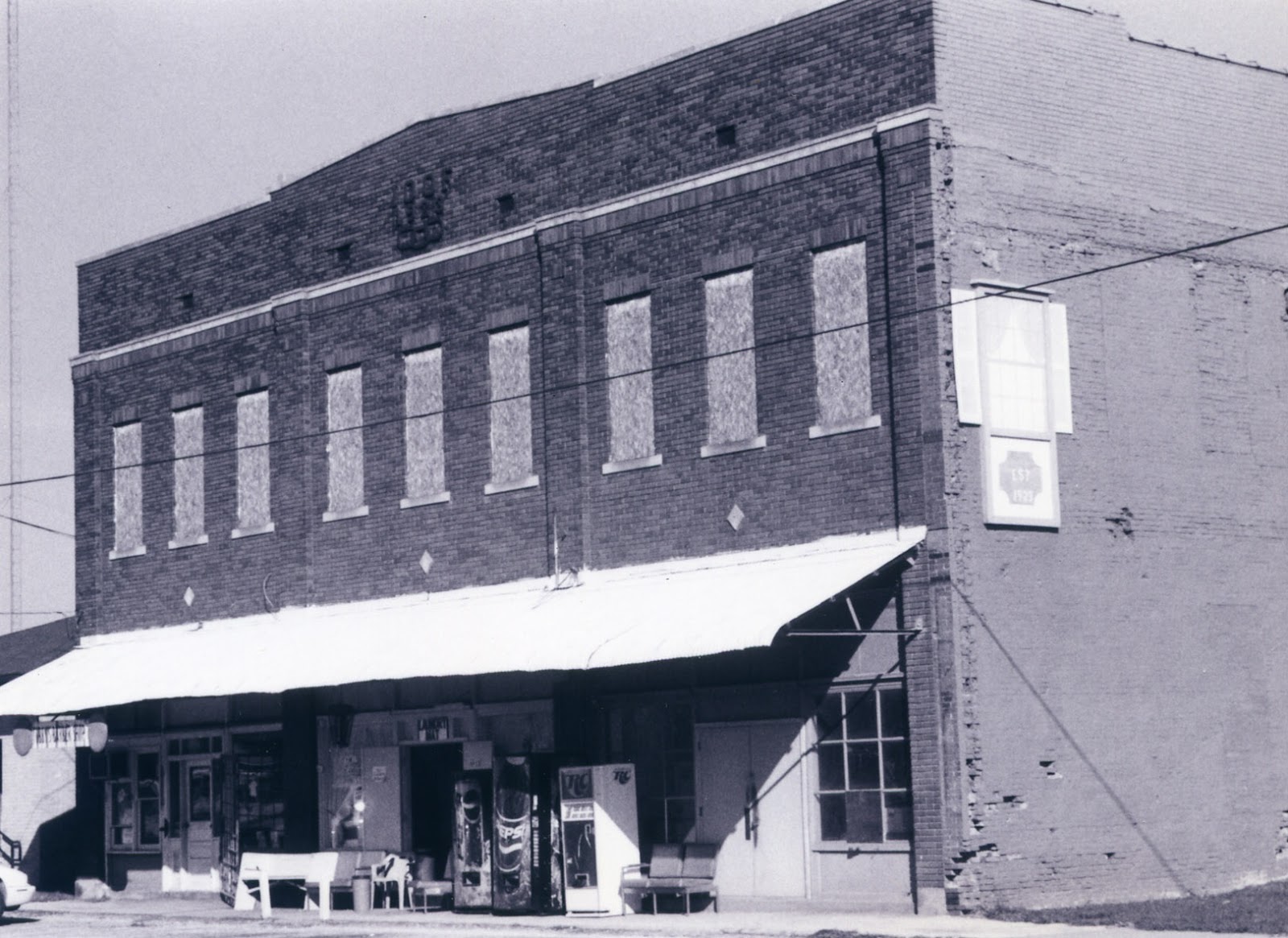 circuswater: Circuswater 13 - Sumner IL (More Downtown)