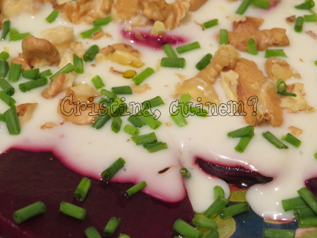 Cuinem?: Un llibre, una recepta (20). Patzaria me giaourti skordato ...