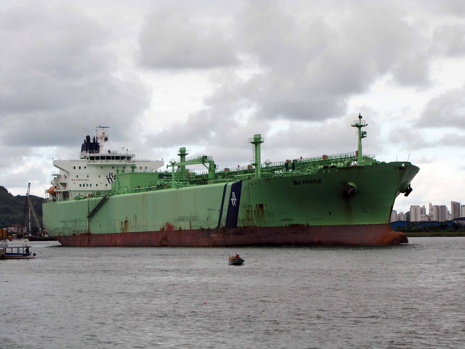 Santos Shiplovers: M/T LPG/C BW Prince / LADQ7 - Mais um LPG/C em Santos