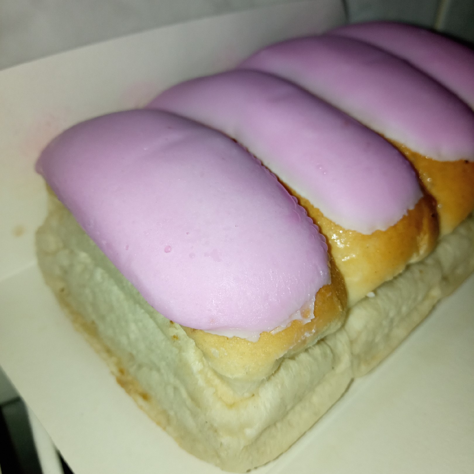 Supersupergirl's Food Reviews: Coop Bakery Raspberry Iced finger buns