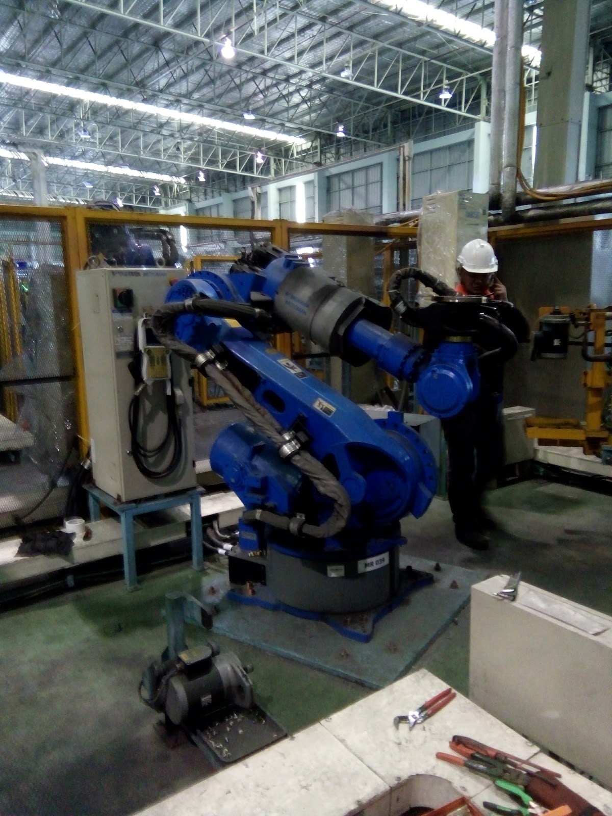 บริษัท ภพพร้อม จำกัด : งานติดตั้ง โรบอท Jig spot welding ( Robotic ...