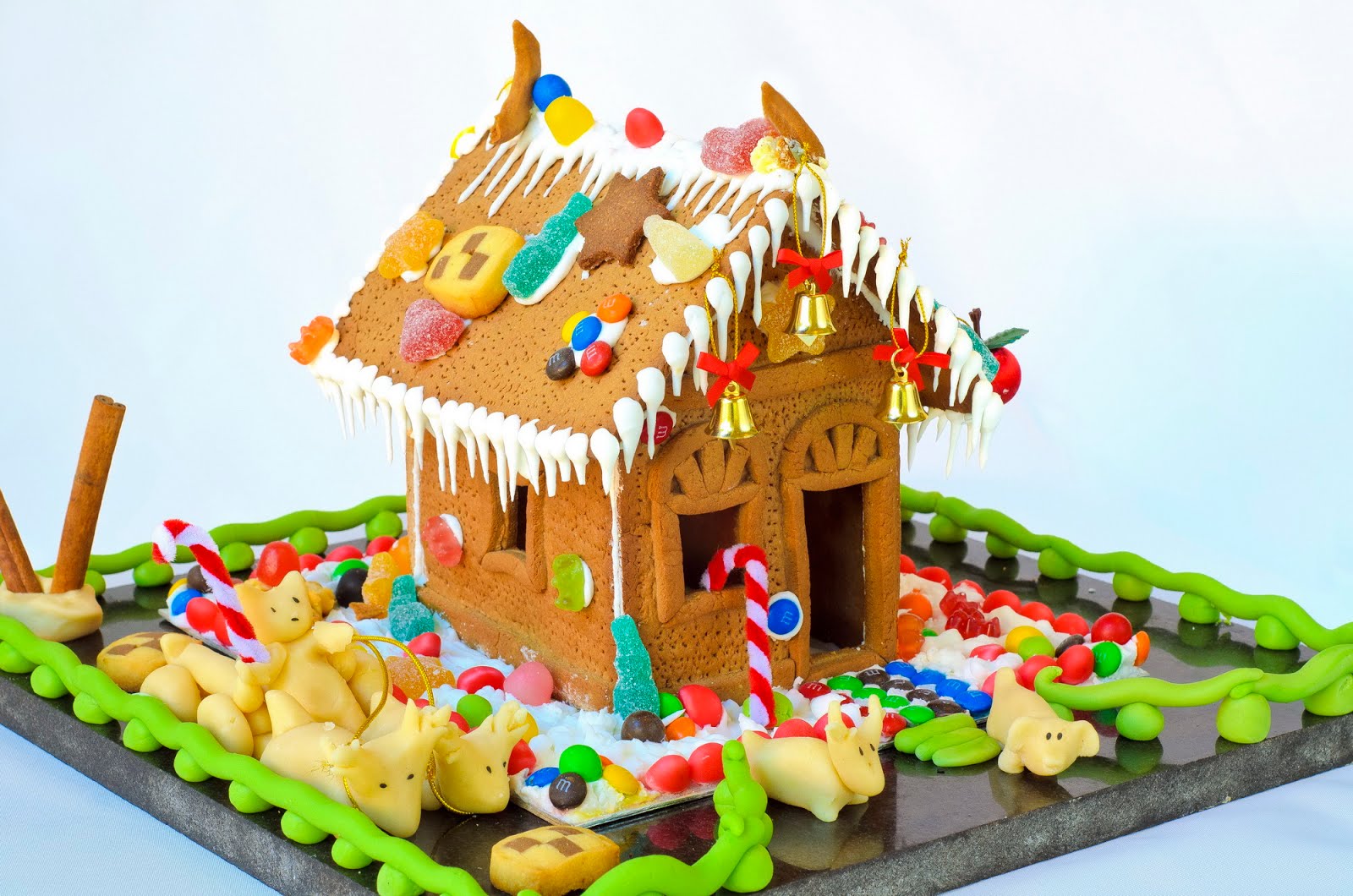 Hugs and Keepsakes: SWEET GINGERBREAD HOUSES