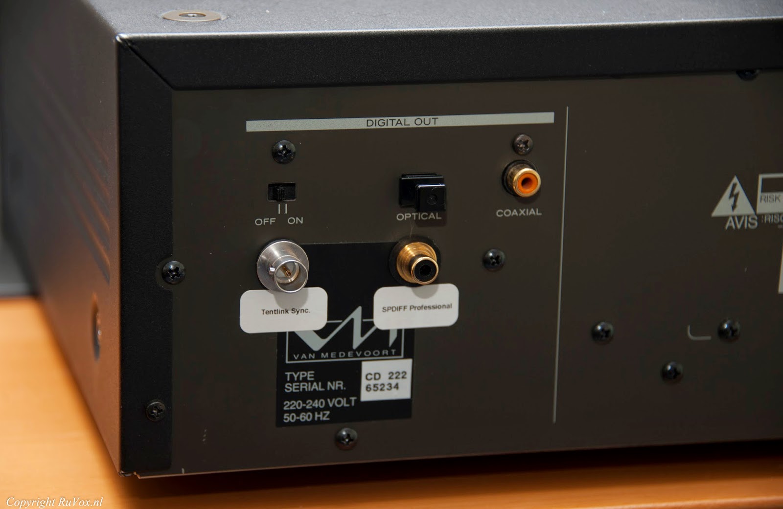 RuVox Audio: van Medevoort CD222 gerepareerd en gemodificeerd