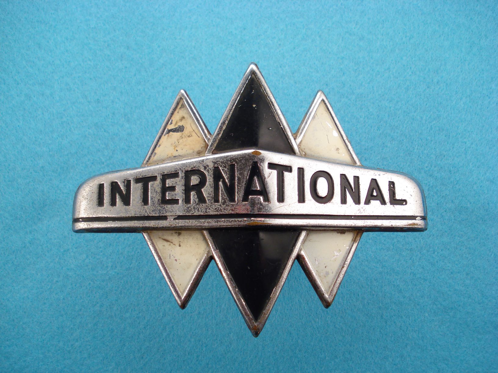 American Auto Emblems: INTERNATIONAL