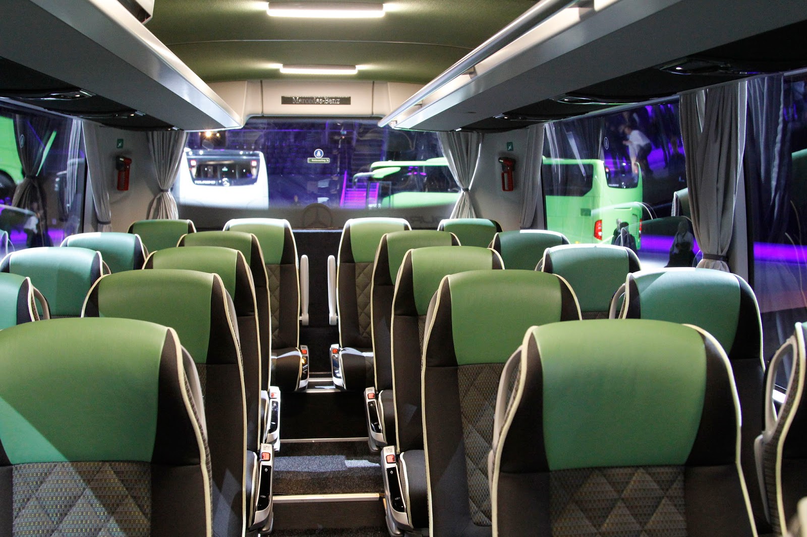 Mercedes Benz presentó una nueva versión del Tourismo RHD