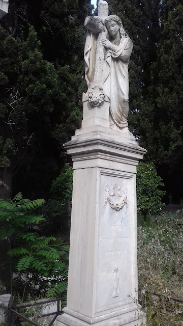 Athens First Cemetery in English: Kitsos Tzavellas