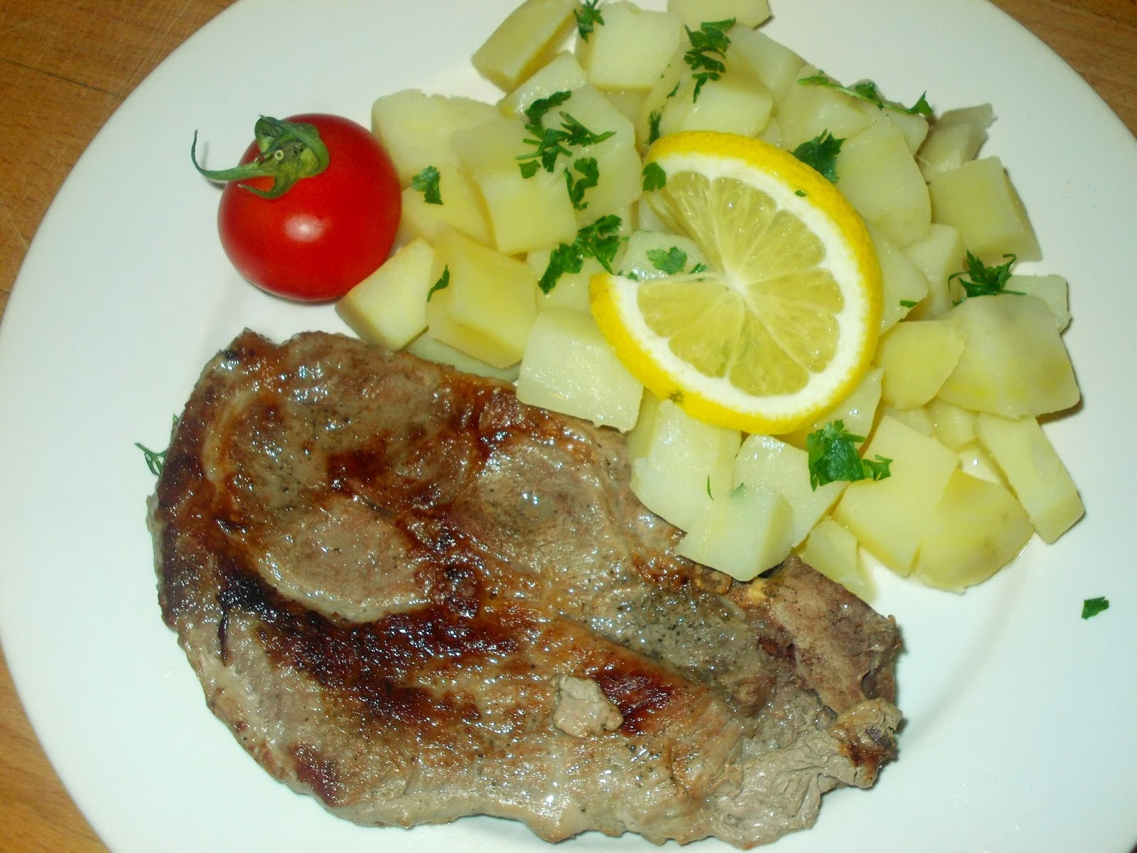 Retete Culinare pentru Meniul Zilei : Ceafă de porc cu garnitură de ...