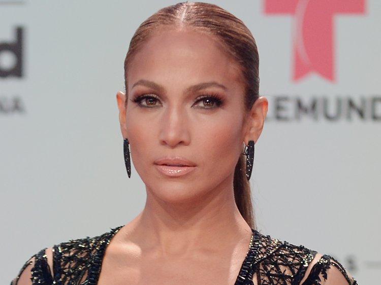 Wardrope Malfunction: J.Lo Was Just Photographed Wearing A Pair Of ...