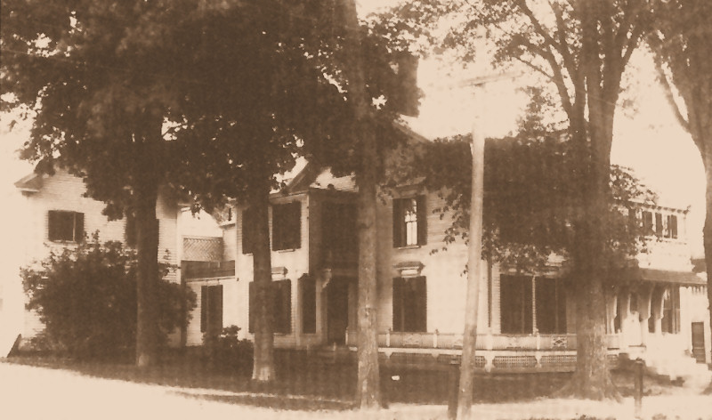 Seeks Ghosts: Haunted Kennebunk Inn