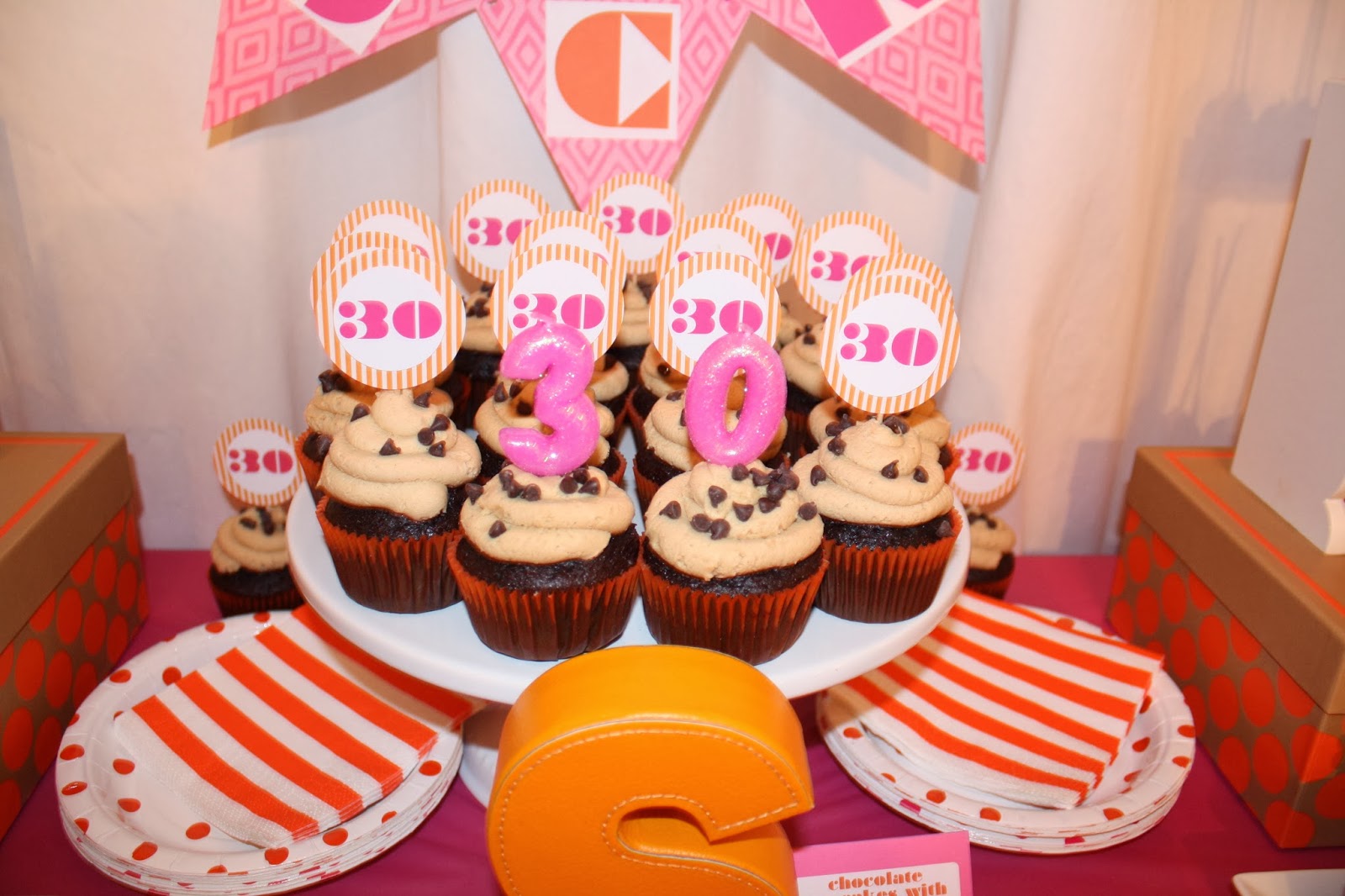 Kake: Pink & Orange 30th Birthday Party