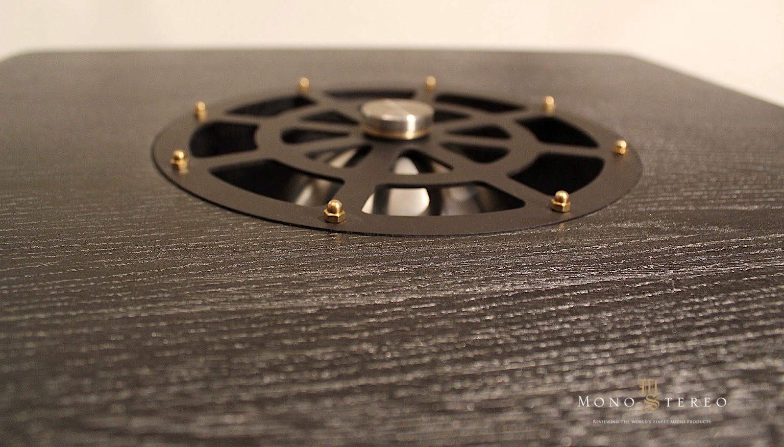 SYNCO-SOUND BLACK OAK WOOD TURNTABLE ANTI-VIBRATION PLATFORM – M & S ...