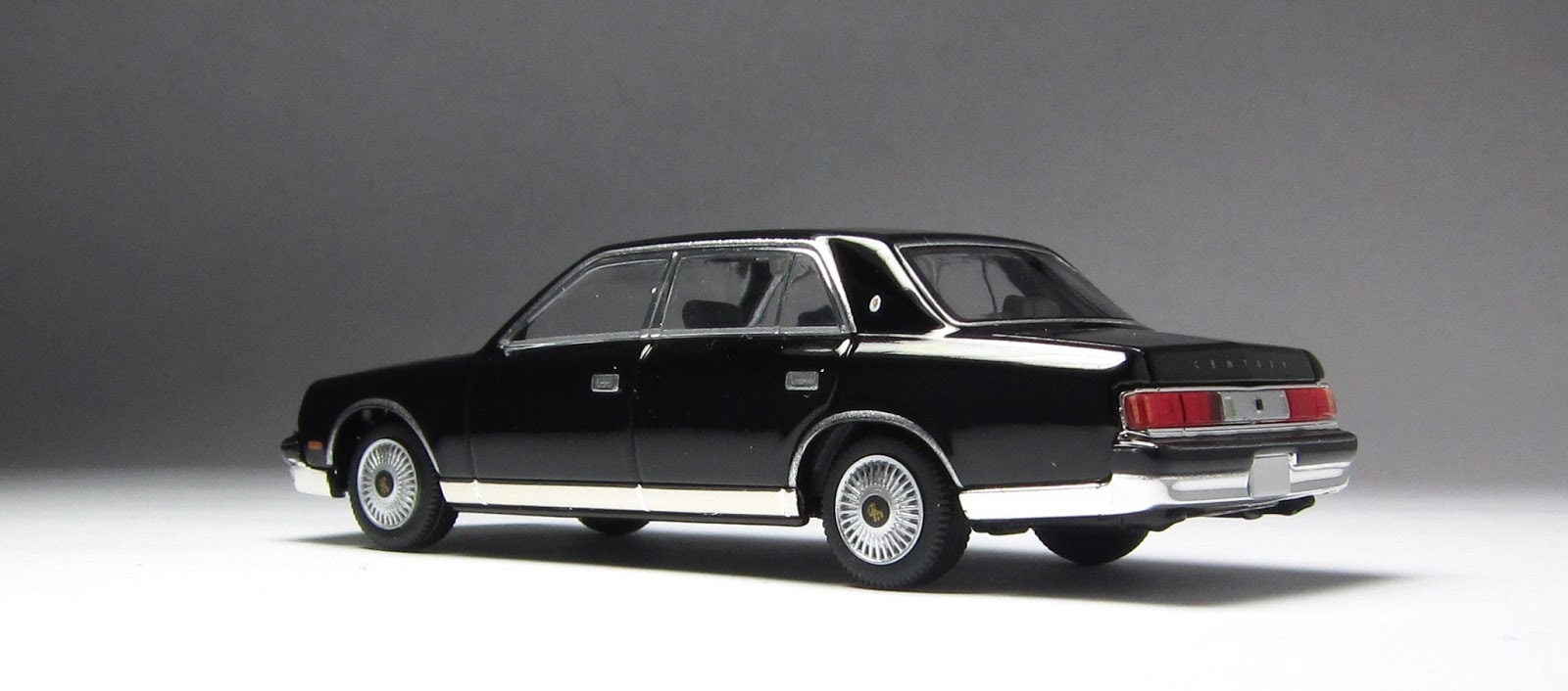 First Look: Tomica Limited Vintage Toyota Century... | Custom Car Update