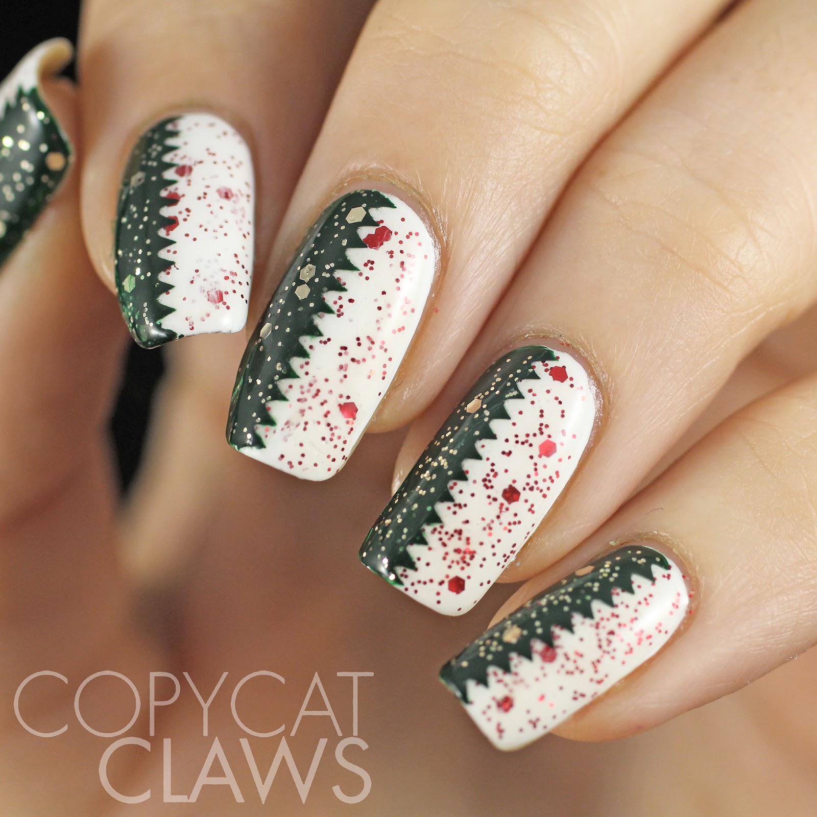 Copycat Claws: Zig Zag Christmas Nails