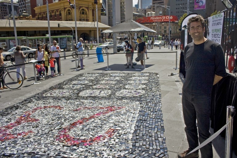 Amazing Installation from a Thousands of mobile phones [video] - Art'einsky