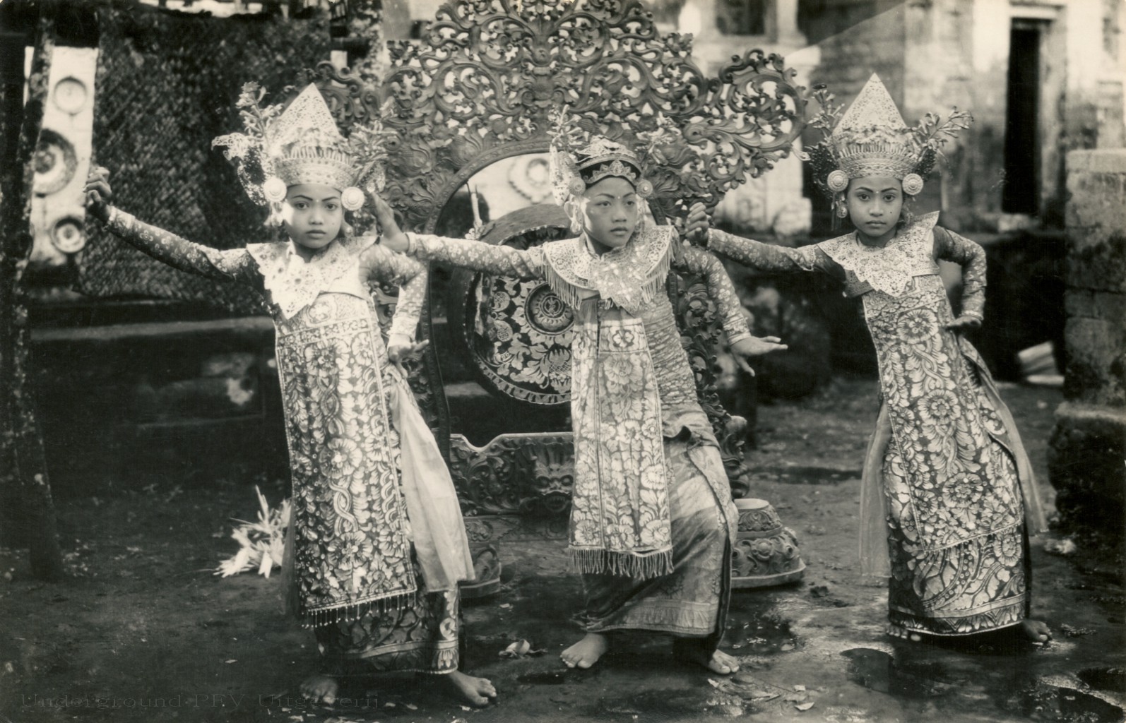 25 Vintage Portraits of Balinese Dancers From the Early 20th Century ...