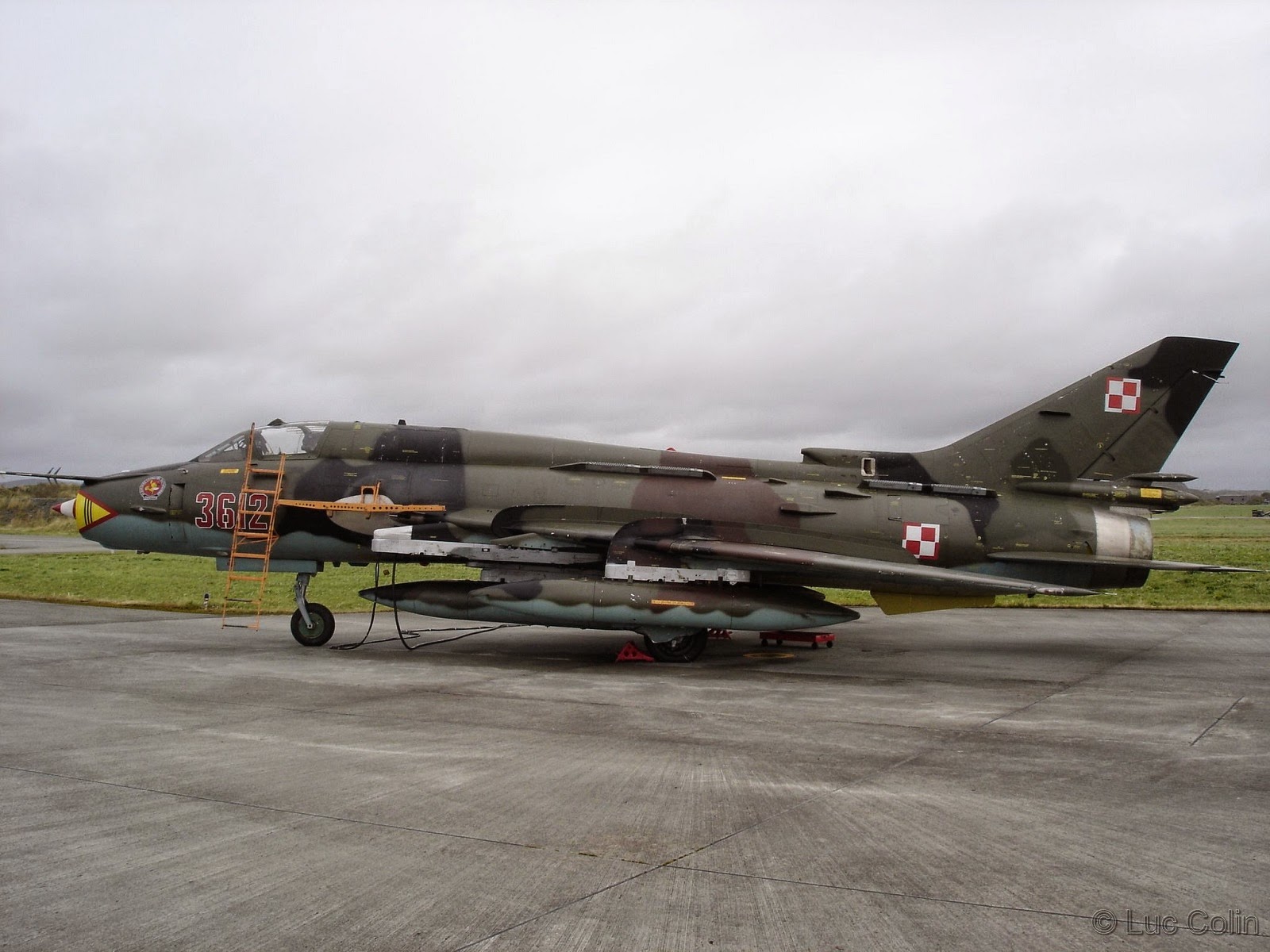 Naval Open Source INTelligence: Poland’s Cold War era Sukhoi Su-22 ...