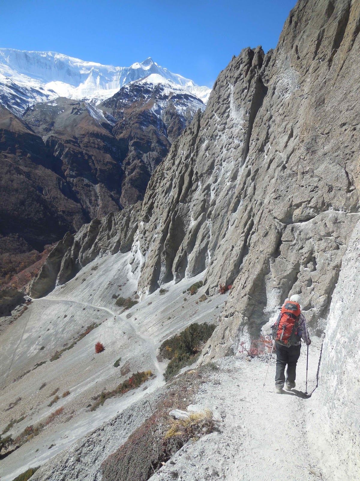 Ann Marcer in Nepal: Tilicho Tal - highest lake in the world