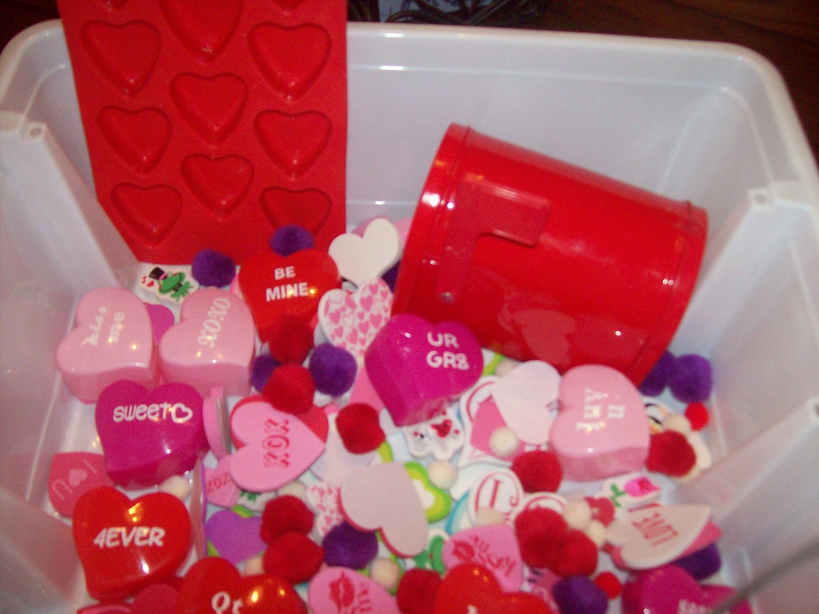 Teaching My Blessings: Valentine's Day Sensory Bin