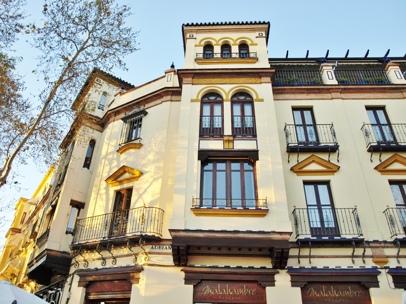 Sevilla Daily Photo: El Edificio Todogoma.