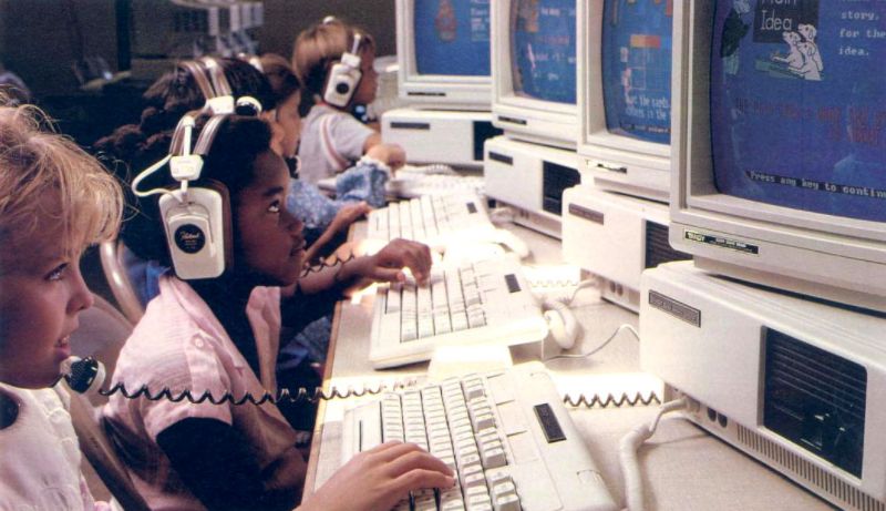 22 Fascinating Vintage Computer Ads for Families From the 1980s ...