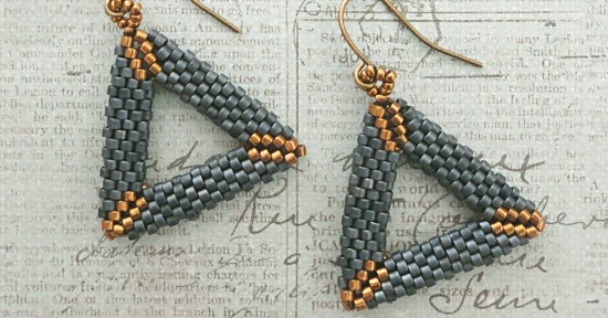 Linda's Crafty Inspirations: 3D Peyote Triangle Earrings - Matte Blue Grey