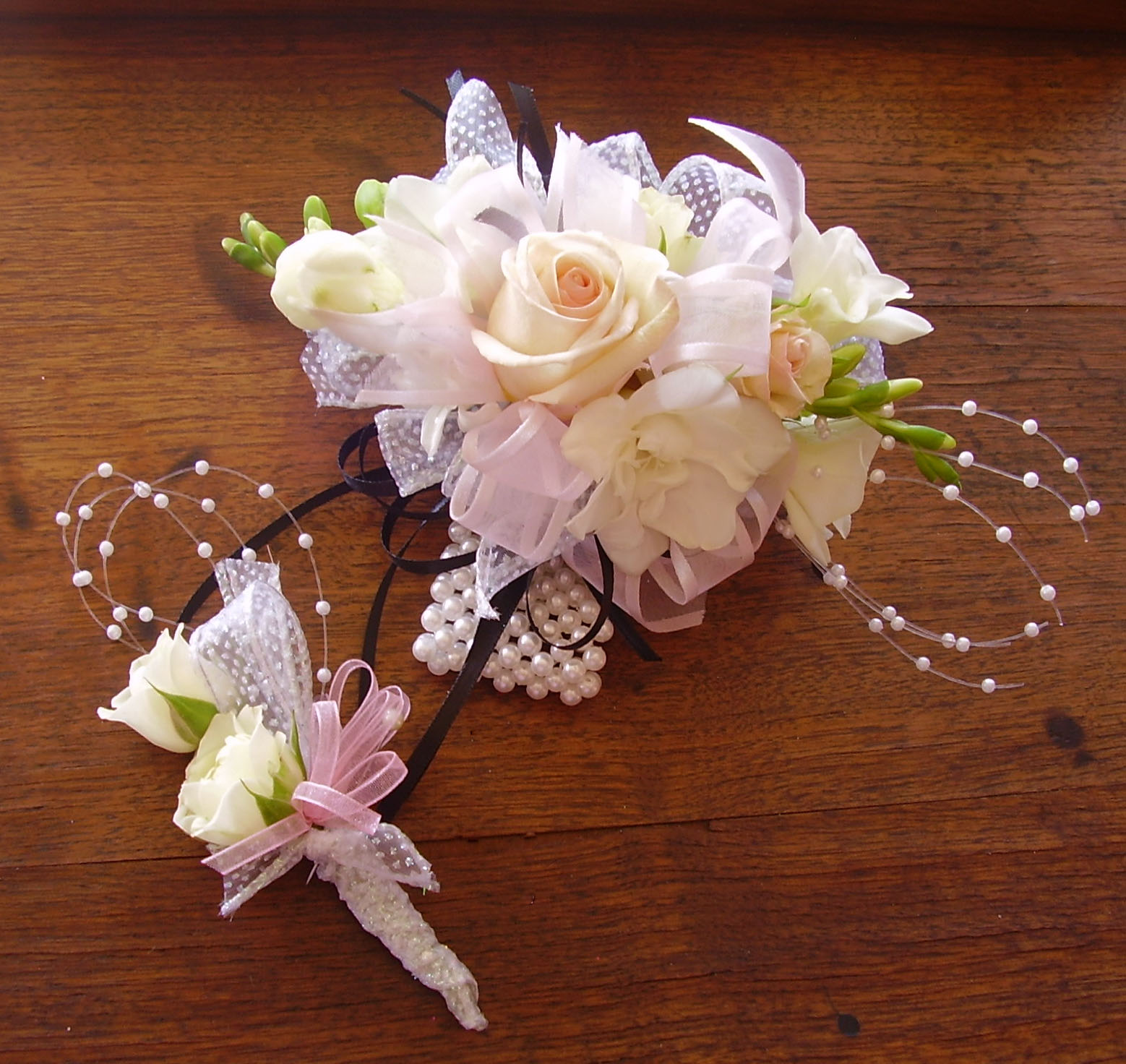 Prom Flowers: Smith Valley Prom - A Black & White Affair