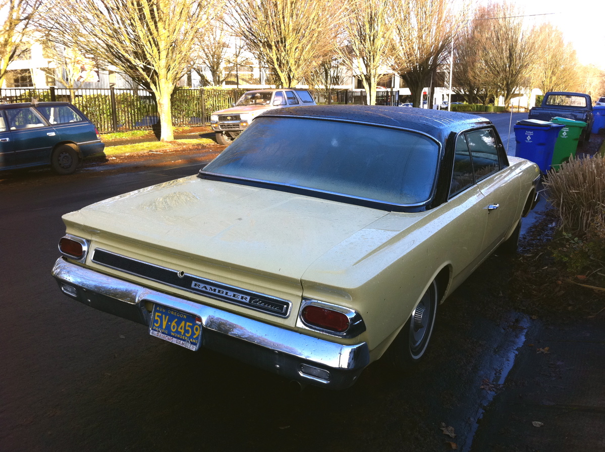 OLD PARKED CARS.: 1964 Rambler Classic 770.