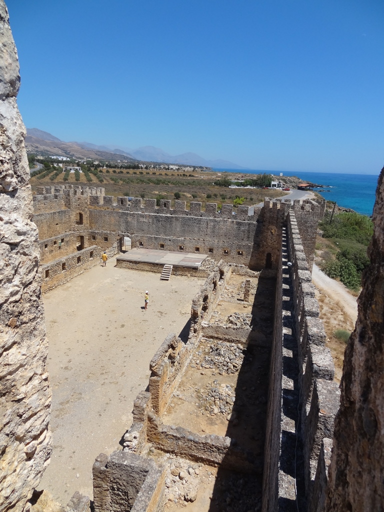 Και λοιπόν;Και συνεπώς;Και γι'αυτό;: Φραγκοκάστελο-Σφακιά
