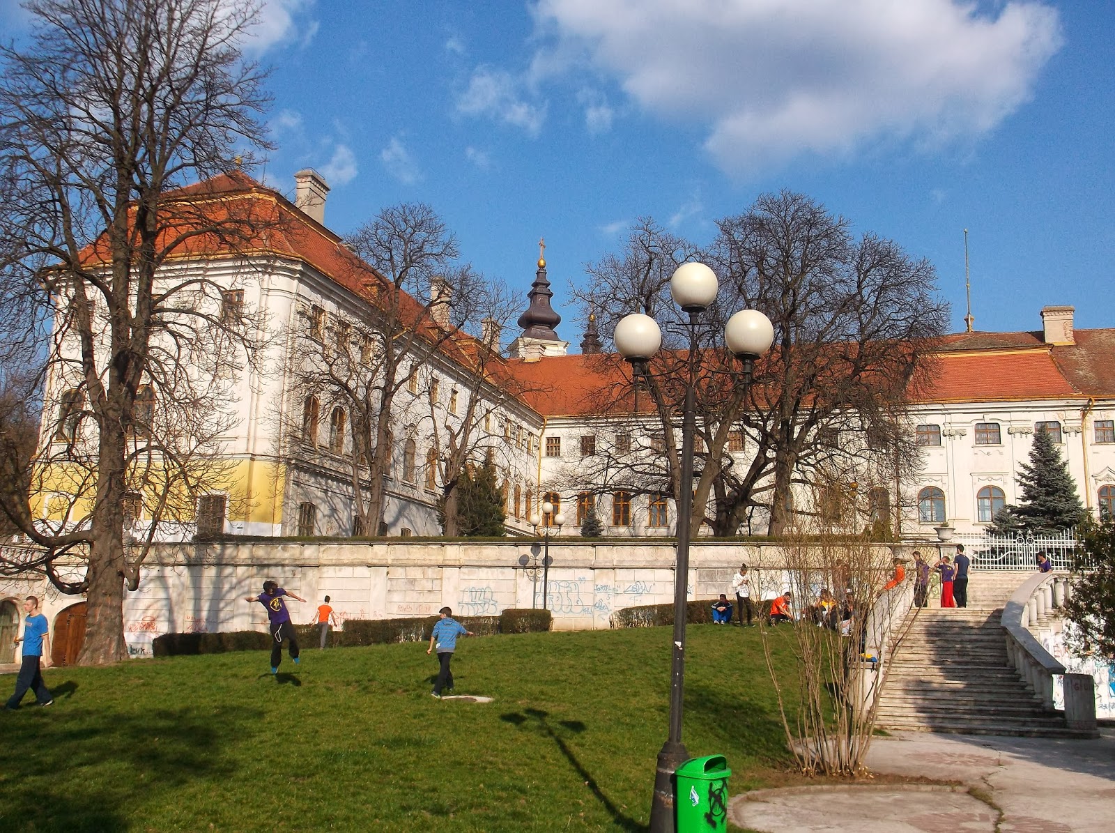 Discovering Oradea, experiencing PCU: Walking in the parks of Oradea
