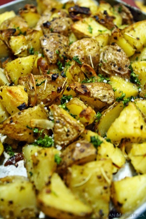 Rustic Style Roasted Potatoes with Roasted Garlic Chips and Sea Salt ...