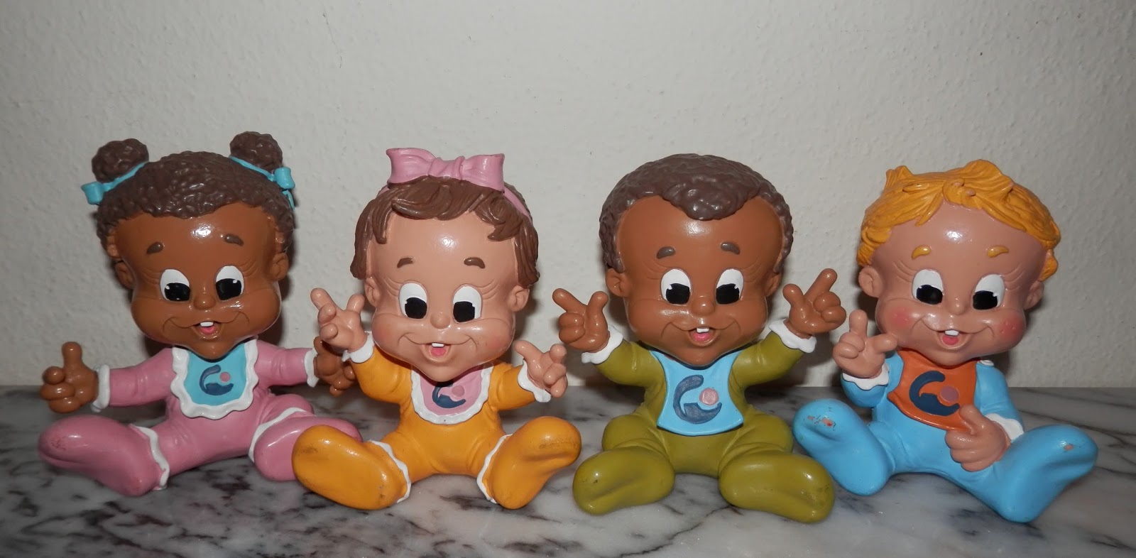Nostalgia de infância: Coleção de figuras pvc AJUDA DE BERÇO (Maia Borges)