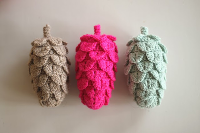 Crochet Pine Cones (make your own, free pattern!)