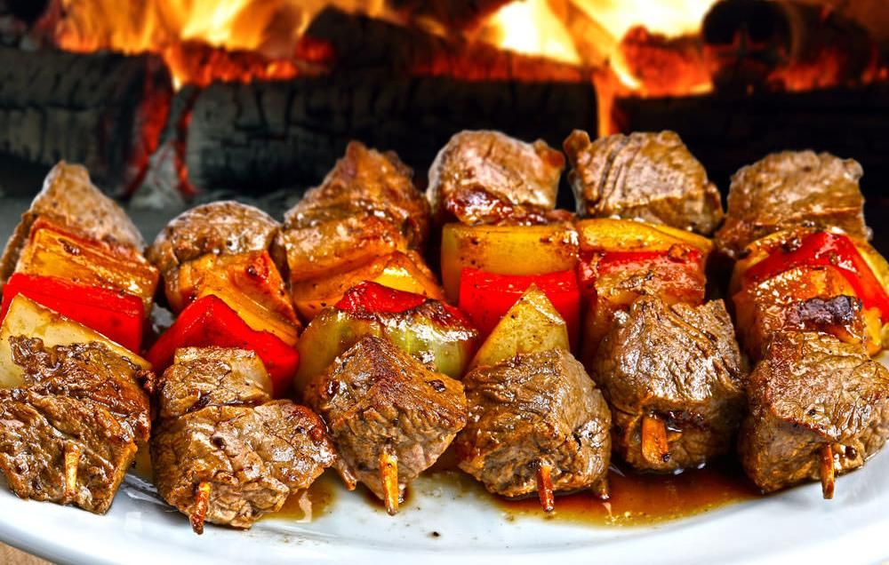 APRENDA COMO MONTAR ESPETINHOS DELICIOSOS