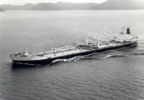 'ZIEN EN WETEN': NISO M.S. SHELL TANKERS B.V. ( DEEL 1 )