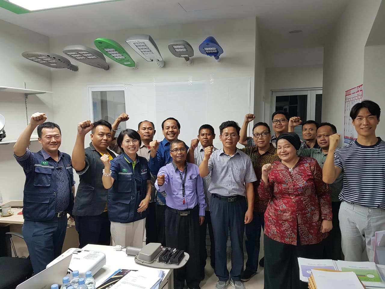 LIPUTANSATU.COM: Training Dan Jamuan Makan Malam untuk Dealer di Kantor ...